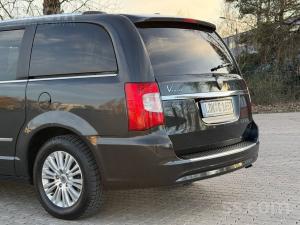 Pelēks Lancia Voyager 2012 Rīga, ar dzinēja tilpumu 2.80 L un nobraukumu 0 tūkst. km par 7850 €, foto 13 vietnē AUTOMOTO.COM.LV
