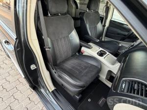 Pelēks Lancia Voyager 2012 Rīga, ar dzinēja tilpumu 2.80 L un nobraukumu 0 tūkst. km par 7850 €, foto 17 vietnē AUTOMOTO.COM.LV