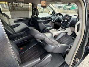 Pelēks Lancia Voyager 2012 Rīga, ar dzinēja tilpumu 2.80 L un nobraukumu 0 tūkst. km par 7850 €, foto 23 vietnē AUTOMOTO.COM.LV