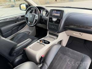 Pelēks Lancia Voyager 2012 Rīga, ar dzinēja tilpumu 2.80 L un nobraukumu 0 tūkst. km par 7850 €, foto 24 vietnē AUTOMOTO.COM.LV