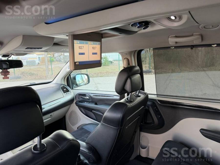 Pelēks Lancia Voyager 2012 Rīga, ar dzinēja tilpumu 2.80 L un nobraukumu 0 tūkst. km par 7850 €, foto 25 vietnē AUTOMOTO.COM.LV