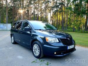 Grey Lancia Voyager 2012 in Riga, with an engine capacity of 2.80 L and mileage of 352 thousand km for 4950 €, photo 4 on AUTOMOTO.COM.LV