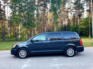 Grey Lancia Voyager 2012 in Riga, with an engine capacity of 2.80 L and mileage of 352 thousand km for 4950 €, photo 6 on AUTOMOTO.COM.LV