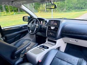 Grey Lancia Voyager 2012 in Riga, with an engine capacity of 2.80 L and mileage of 352 thousand km for 4950 €, photo 12 on AUTOMOTO.COM.LV