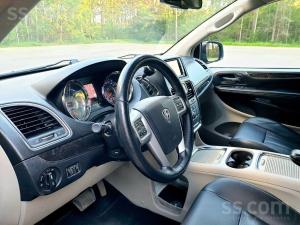 Grey Lancia Voyager 2012 in Riga, with an engine capacity of 2.80 L and mileage of 352 thousand km for 4950 €, photo 13 on AUTOMOTO.COM.LV
