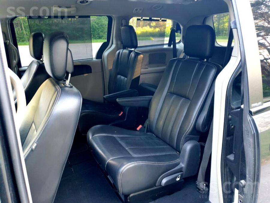 Grey Lancia Voyager 2012 in Riga, with an engine capacity of 2.80 L and mileage of 352 thousand km for 4950 €, photo 16 on AUTOMOTO.COM.LV