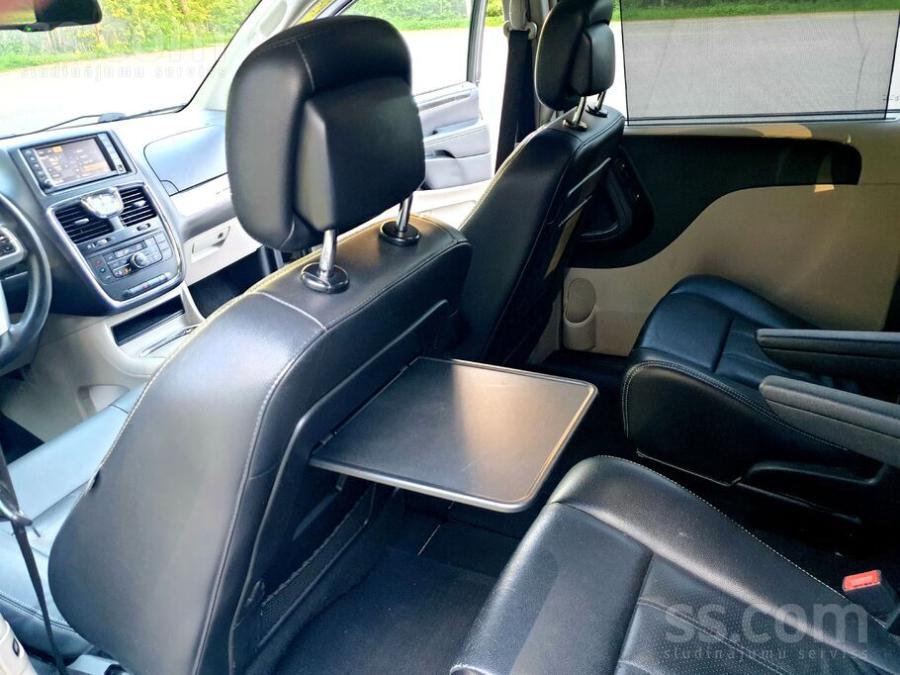 Grey Lancia Voyager 2012 in Riga, with an engine capacity of 2.80 L and mileage of 352 thousand km for 4950 €, photo 17 on AUTOMOTO.COM.LV