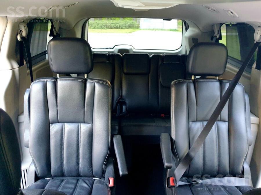 Grey Lancia Voyager 2012 in Riga, with an engine capacity of 2.80 L and mileage of 352 thousand km for 4950 €, photo 18 on AUTOMOTO.COM.LV