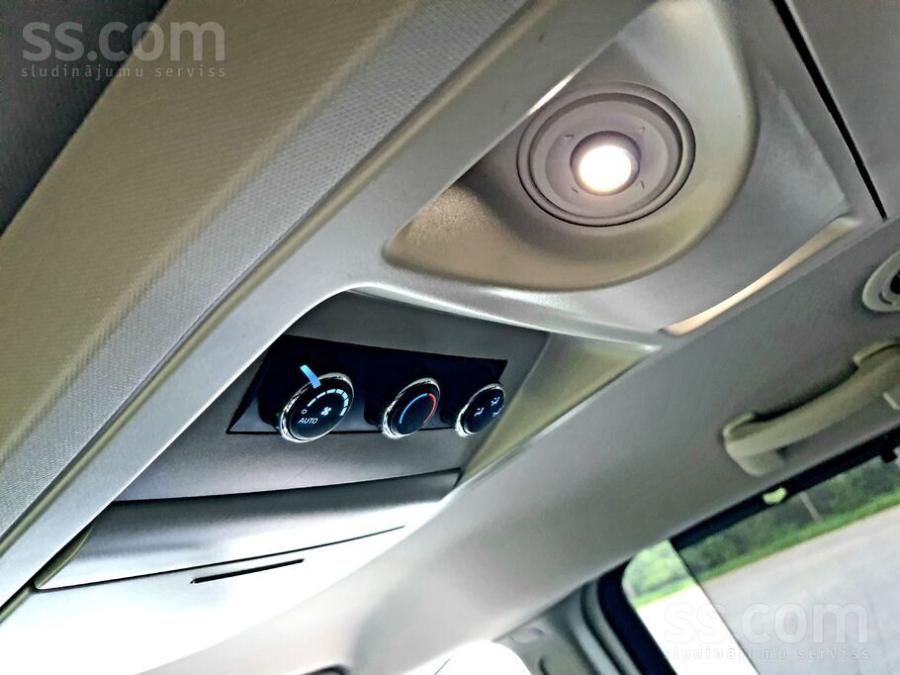 Grey Lancia Voyager 2012 in Riga, with an engine capacity of 2.80 L and mileage of 352 thousand km for 4950 €, photo 19 on AUTOMOTO.COM.LV