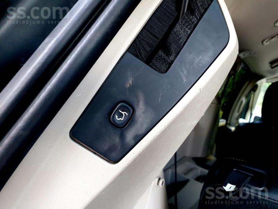 Grey Lancia Voyager 2012 in Riga, with an engine capacity of 2.80 L and mileage of 352 thousand km for 4950 €, photo 22 on AUTOMOTO.COM.LV