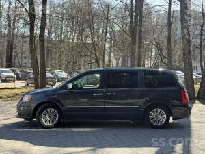 Pelēks Lancia Voyager 2012 Rīga, ar dzinēja tilpumu 2.80 L un nobraukumu 231 tūkst. km par 5700 €, foto 3 vietnē AUTOMOTO.COM.LV