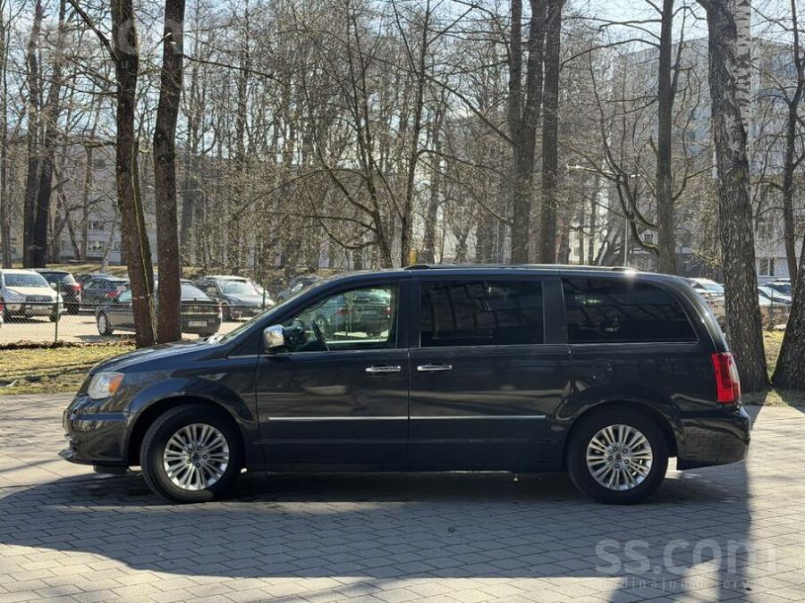 Pelēks Lancia Voyager 2012 Rīga, ar dzinēja tilpumu 2.80 L un nobraukumu 231 tūkst. km par 5700 €, foto 3 vietnē AUTOMOTO.COM.LV