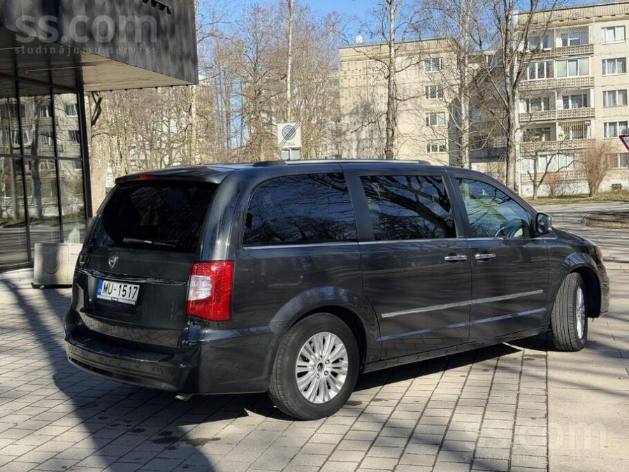 Pelēks Lancia Voyager 2012 Rīga, ar dzinēja tilpumu 2.80 L un nobraukumu 231 tūkst. km par 5700 €, foto 5 vietnē AUTOMOTO.COM.LV