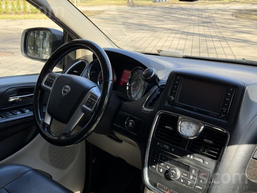 Pelēks Lancia Voyager 2012 Rīga, ar dzinēja tilpumu 2.80 L un nobraukumu 231 tūkst. km par 5700 €, foto 9 vietnē AUTOMOTO.COM.LV