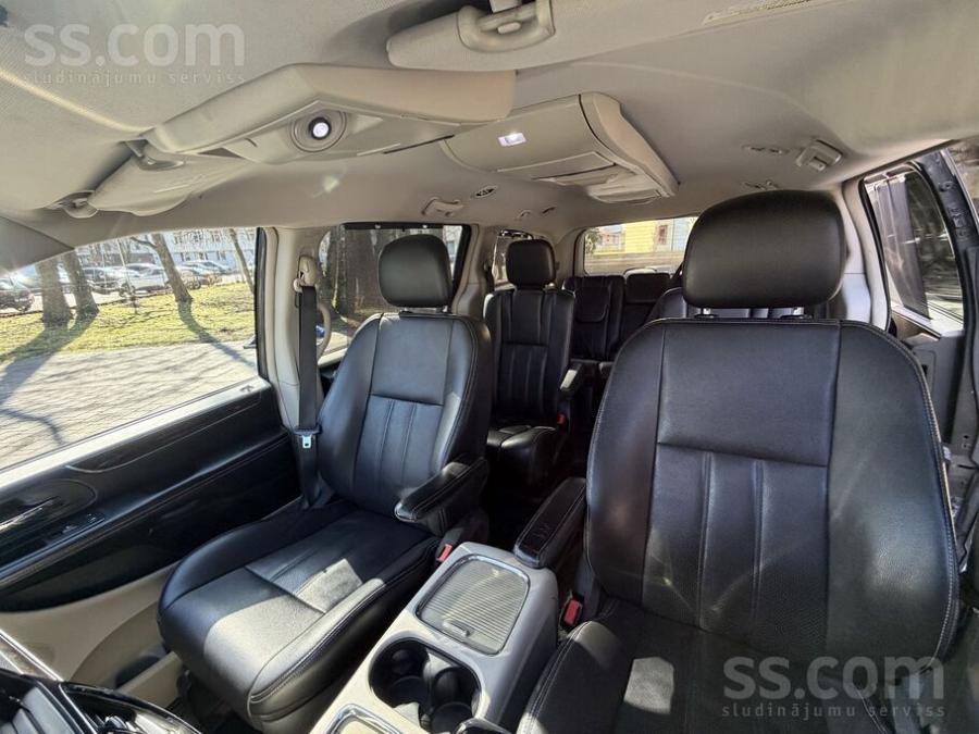 Pelēks Lancia Voyager 2012 Rīga, ar dzinēja tilpumu 2.80 L un nobraukumu 231 tūkst. km par 5700 €, foto 10 vietnē AUTOMOTO.COM.LV