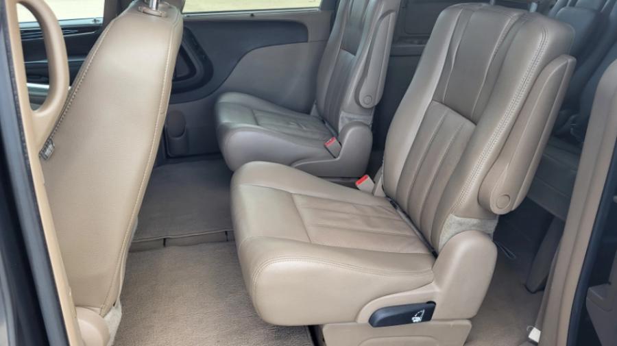 Pelēks Lancia Voyager 2012 Rīga, ar dzinēja tilpumu 2.80 L un nobraukumu 224 tūkst. km par 8550 €, foto 17 vietnē AUTOMOTO.COM.LV