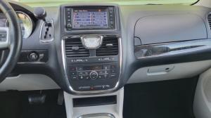 Pelēks Lancia Voyager 2012 Rīga, ar dzinēja tilpumu 2.80 L un nobraukumu 224 tūkst. km par 8550 €, foto 21 vietnē AUTOMOTO.COM.LV