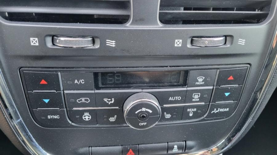 Pelēks Lancia Voyager 2012 Rīga, ar dzinēja tilpumu 2.80 L un nobraukumu 224 tūkst. km par 8550 €, foto 25 vietnē AUTOMOTO.COM.LV