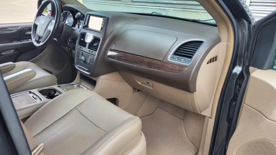 Pelēks Lancia Voyager 2012 Rīga, ar dzinēja tilpumu 2.80 L un nobraukumu 224 tūkst. km par 8550 €, foto 29 vietnē AUTOMOTO.COM.LV