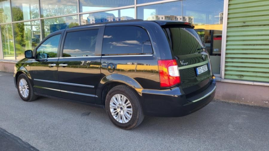 Pelēks Lancia Voyager 2012 Rīga, ar dzinēja tilpumu 2.80 L un nobraukumu 224 tūkst. km par 8550 €, foto 30 vietnē AUTOMOTO.COM.LV