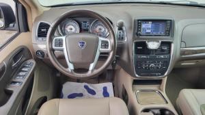 Pelēks Lancia Voyager 2012 Rīga, ar dzinēja tilpumu 2.80 L un nobraukumu 224 tūkst. km par 8550 €, foto 31 vietnē AUTOMOTO.COM.LV