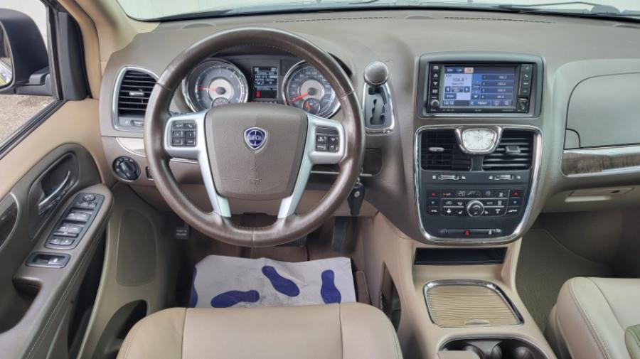 Pelēks Lancia Voyager 2012 Rīga, ar dzinēja tilpumu 2.80 L un nobraukumu 224 tūkst. km par 8550 €, foto 31 vietnē AUTOMOTO.COM.LV