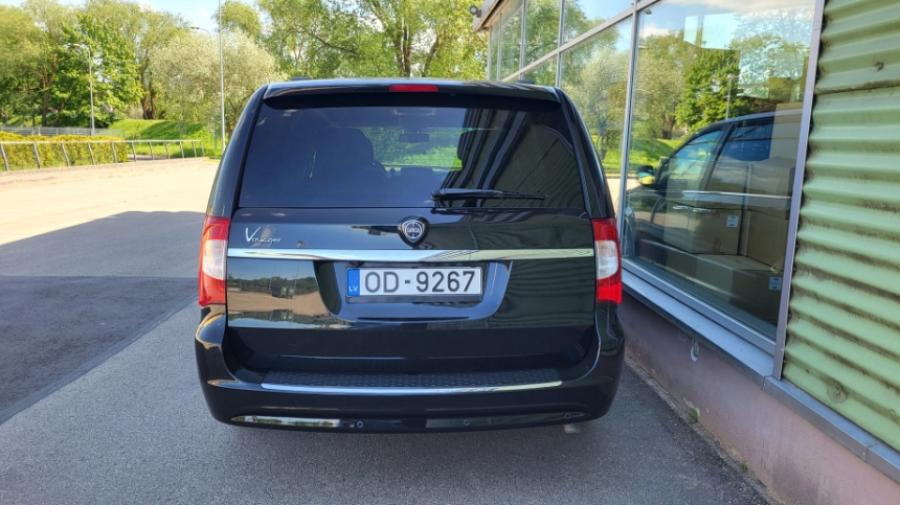 Pelēks Lancia Voyager 2012 Rīga, ar dzinēja tilpumu 2.80 L un nobraukumu 224 tūkst. km par 8550 €, foto 32 vietnē AUTOMOTO.COM.LV