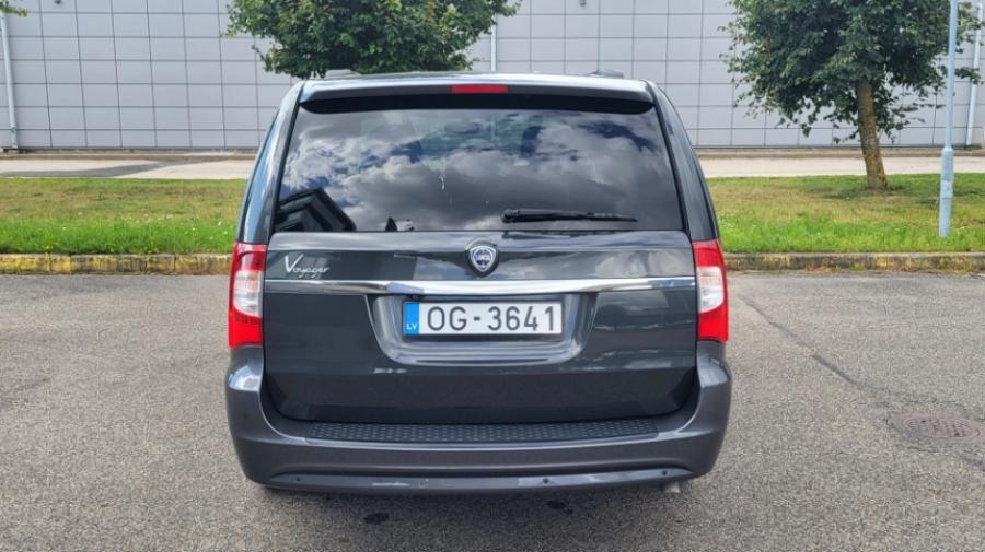 Pelēks Lancia Voyager 2012 Rīga, ar dzinēja tilpumu 2.80 L un nobraukumu 224 tūkst. km par 8550 €, foto 33 vietnē AUTOMOTO.COM.LV
