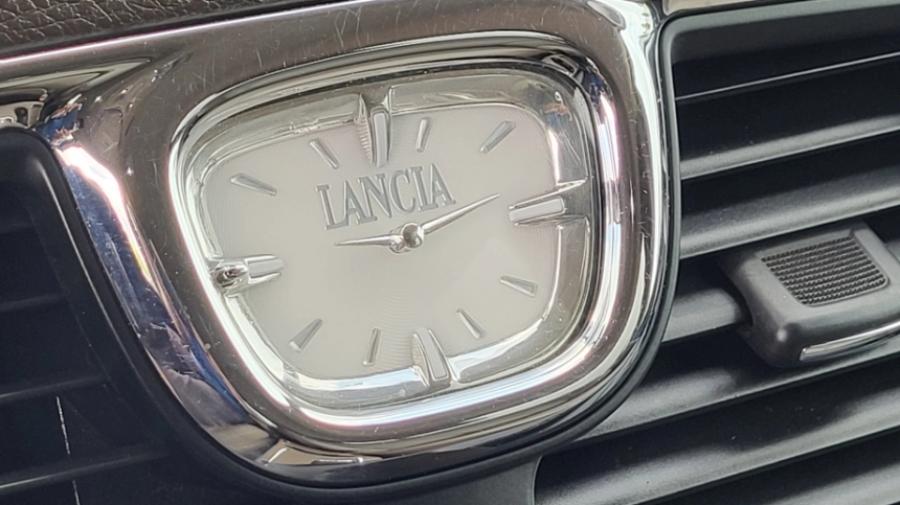 Pelēks Lancia Voyager 2012 Rīga, ar dzinēja tilpumu 2.80 L un nobraukumu 224 tūkst. km par 8550 €, foto 41 vietnē AUTOMOTO.COM.LV