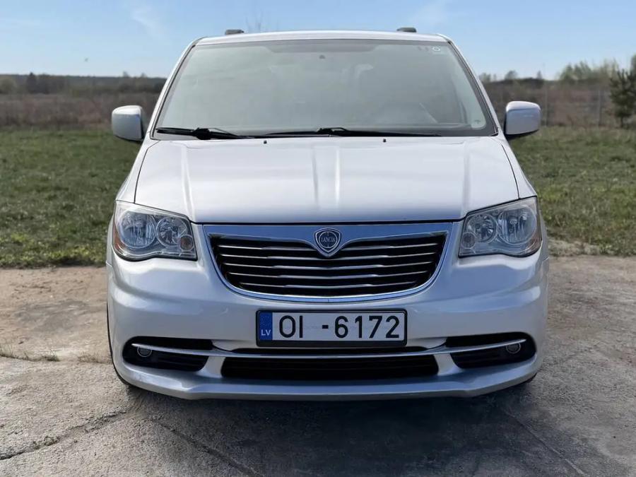 Pelēks Lancia Voyager 2012 Rīga, ar dzinēja tilpumu 2.80 L un nobraukumu 199 tūkst. km par 5500 €, foto 3 vietnē AUTOMOTO.COM.LV