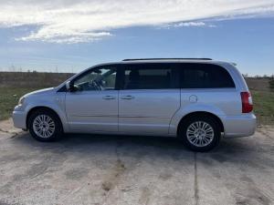 Pelēks Lancia Voyager 2012 Rīga, ar dzinēja tilpumu 2.80 L un nobraukumu 199 tūkst. km par 5500 €, foto 4 vietnē AUTOMOTO.COM.LV