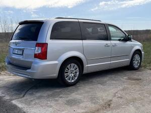 Pelēks Lancia Voyager 2012 Rīga, ar dzinēja tilpumu 2.80 L un nobraukumu 199 tūkst. km par 5500 €, foto 7 vietnē AUTOMOTO.COM.LV