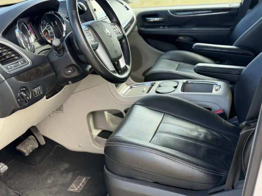 Pelēks Lancia Voyager 2012 Rīga, ar dzinēja tilpumu 2.80 L un nobraukumu 199 tūkst. km par 5500 €, foto 12 vietnē AUTOMOTO.COM.LV