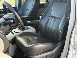 Pelēks Lancia Voyager 2012 Rīga, ar dzinēja tilpumu 2.80 L un nobraukumu 199 tūkst. km par 5500 €, foto 13 vietnē AUTOMOTO.COM.LV