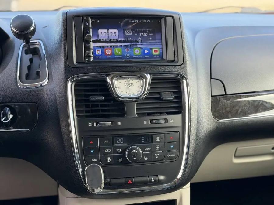 Pelēks Lancia Voyager 2012 Rīga, ar dzinēja tilpumu 2.80 L un nobraukumu 199 tūkst. km par 5500 €, foto 17 vietnē AUTOMOTO.COM.LV