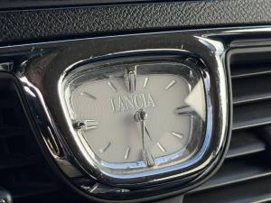 Pelēks Lancia Voyager 2012 Rīga, ar dzinēja tilpumu 2.80 L un nobraukumu 199 tūkst. km par 5500 €, foto 18 vietnē AUTOMOTO.COM.LV