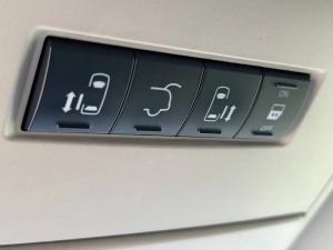 Pelēks Lancia Voyager 2012 Rīga, ar dzinēja tilpumu 2.80 L un nobraukumu 199 tūkst. km par 5500 €, foto 19 vietnē AUTOMOTO.COM.LV