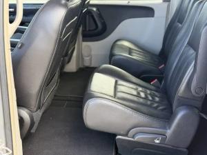 Pelēks Lancia Voyager 2012 Rīga, ar dzinēja tilpumu 2.80 L un nobraukumu 199 tūkst. km par 5500 €, foto 23 vietnē AUTOMOTO.COM.LV