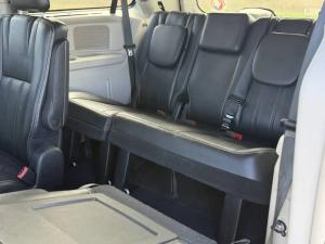Pelēks Lancia Voyager 2012 Rīga, ar dzinēja tilpumu 2.80 L un nobraukumu 199 tūkst. km par 5500 €, foto 24 vietnē AUTOMOTO.COM.LV