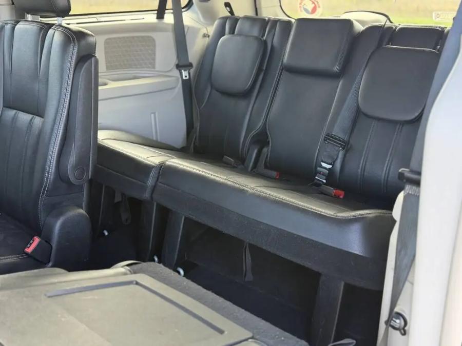 Pelēks Lancia Voyager 2012 Rīga, ar dzinēja tilpumu 2.80 L un nobraukumu 199 tūkst. km par 5500 €, foto 24 vietnē AUTOMOTO.COM.LV