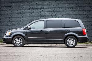 Pelēks Lancia Voyager 2012 Rīga, ar dzinēja tilpumu 2.80 L un nobraukumu 226 tūkst. km par 10490 €, foto 3 vietnē AUTOMOTO.COM.LV