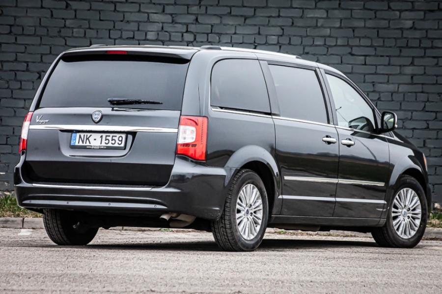 Pelēks Lancia Voyager 2012 Rīga, ar dzinēja tilpumu 2.80 L un nobraukumu 226 tūkst. km par 10490 €, foto 4 vietnē AUTOMOTO.COM.LV