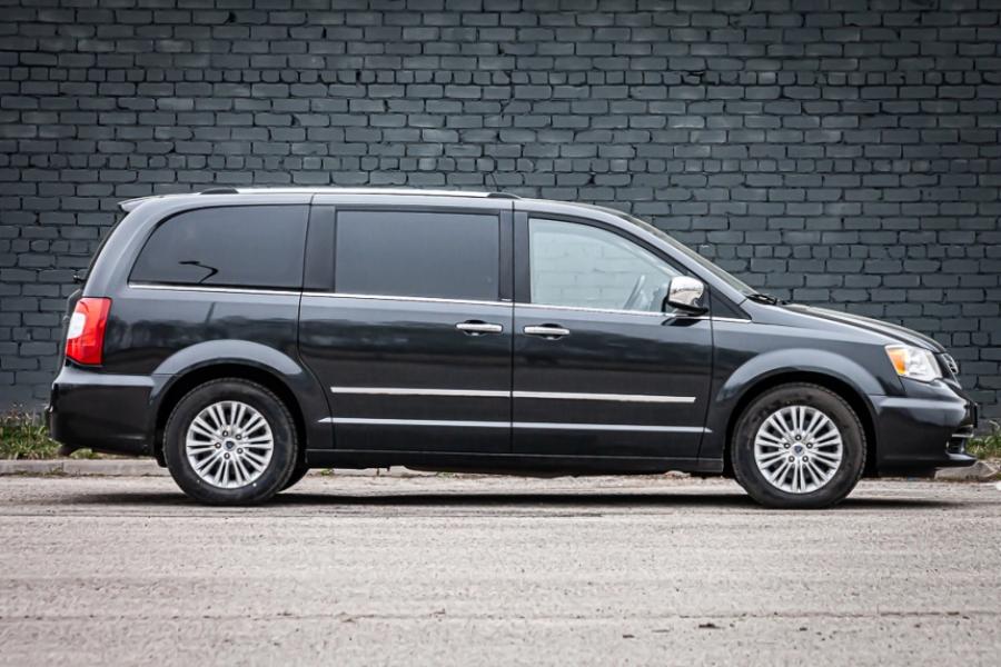 Pelēks Lancia Voyager 2012 Rīga, ar dzinēja tilpumu 2.80 L un nobraukumu 226 tūkst. km par 10490 €, foto 6 vietnē AUTOMOTO.COM.LV