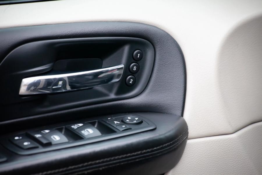 Pelēks Lancia Voyager 2012 Rīga, ar dzinēja tilpumu 2.80 L un nobraukumu 226 tūkst. km par 10490 €, foto 14 vietnē AUTOMOTO.COM.LV
