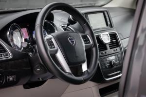 Pelēks Lancia Voyager 2012 Rīga, ar dzinēja tilpumu 2.80 L un nobraukumu 226 tūkst. km par 10490 €, foto 18 vietnē AUTOMOTO.COM.LV