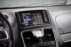 Pelēks Lancia Voyager 2012 Rīga, ar dzinēja tilpumu 2.80 L un nobraukumu 226 tūkst. km par 10490 €, foto 19 vietnē AUTOMOTO.COM.LV