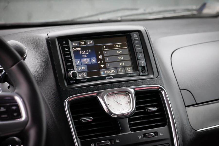 Pelēks Lancia Voyager 2012 Rīga, ar dzinēja tilpumu 2.80 L un nobraukumu 226 tūkst. km par 10490 €, foto 19 vietnē AUTOMOTO.COM.LV
