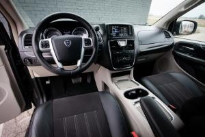 Pelēks Lancia Voyager 2012 Rīga, ar dzinēja tilpumu 2.80 L un nobraukumu 226 tūkst. km par 10490 €, foto 21 vietnē AUTOMOTO.COM.LV