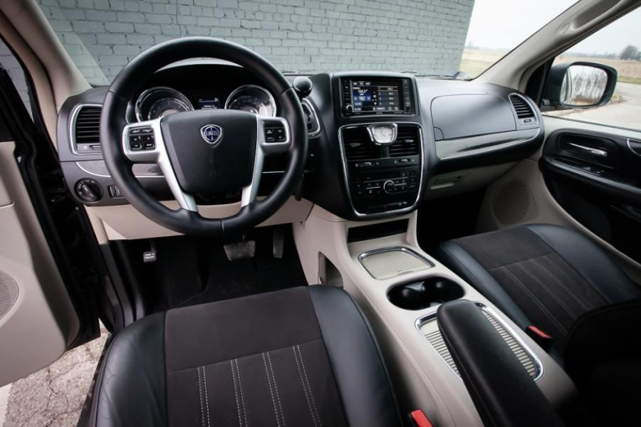 Pelēks Lancia Voyager 2012 Rīga, ar dzinēja tilpumu 2.80 L un nobraukumu 226 tūkst. km par 10490 €, foto 21 vietnē AUTOMOTO.COM.LV