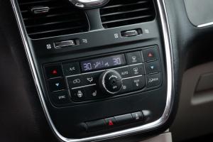 Pelēks Lancia Voyager 2012 Rīga, ar dzinēja tilpumu 2.80 L un nobraukumu 226 tūkst. km par 10490 €, foto 22 vietnē AUTOMOTO.COM.LV
